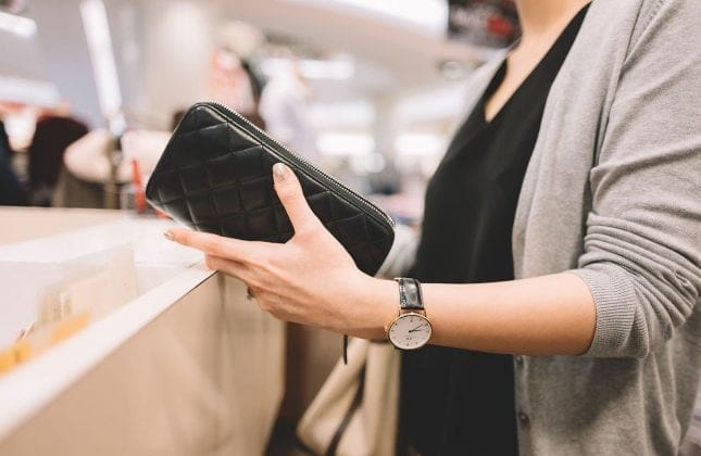 11 Signs You Need To Cut Back On Your Spending - Project Hot Mess