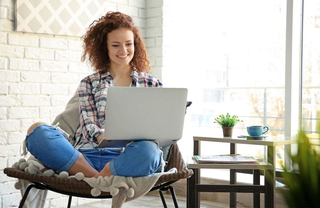 7 Perks Of Working From Home - Project Hot Mess
