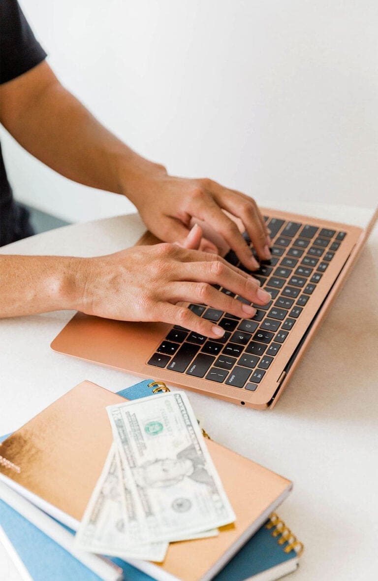 7 Habits Of People Who Manage Their Money Well - Project Hot Mess