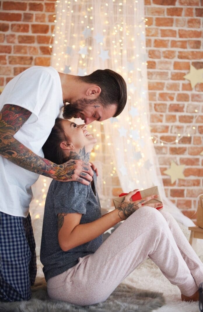 55 Receiving Gifts Love Language: Examples, Ideas, and Tips To ...