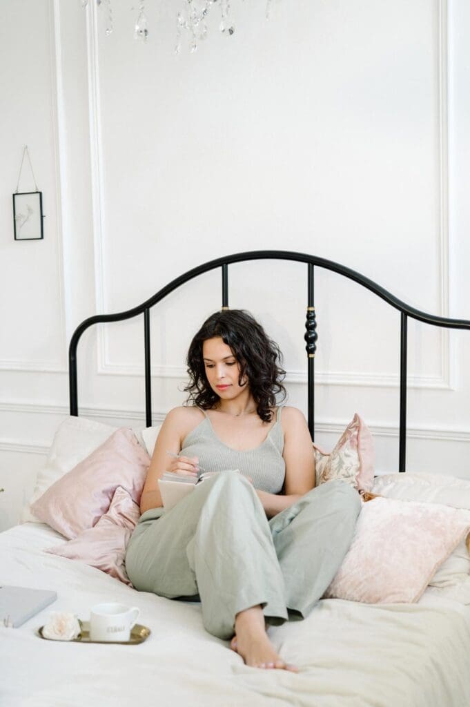 Daily Journal Prompts - 365 Days of Writing Prompts To Keep You ...