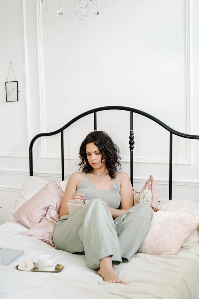 Daily Journal Prompts - 365 Days of Writing Prompts To Keep You ...