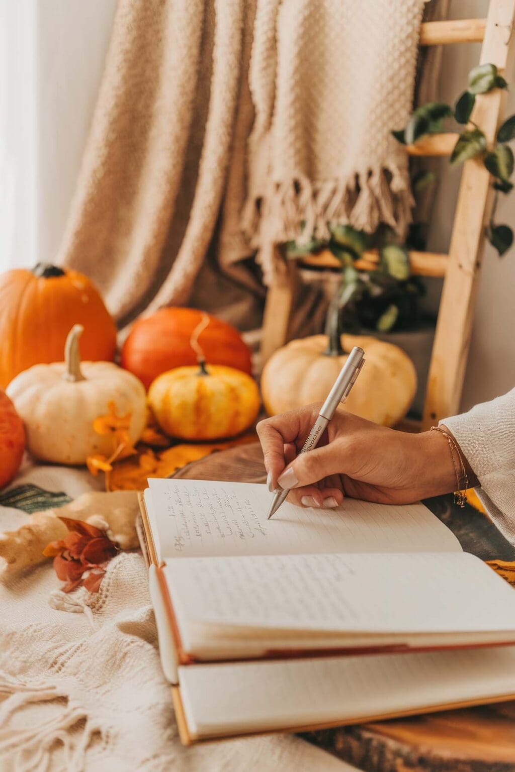 45 Thanksgiving Journal Prompts For Gratitude and Reflection (+ Free ...
